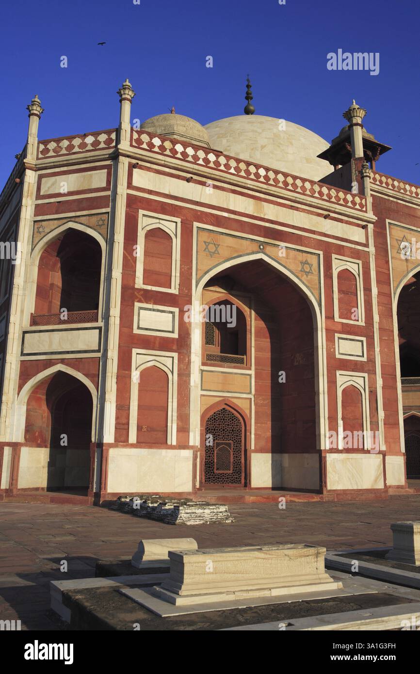 Humayun's tomb built in 1570 made from red sandstone and white marble ...