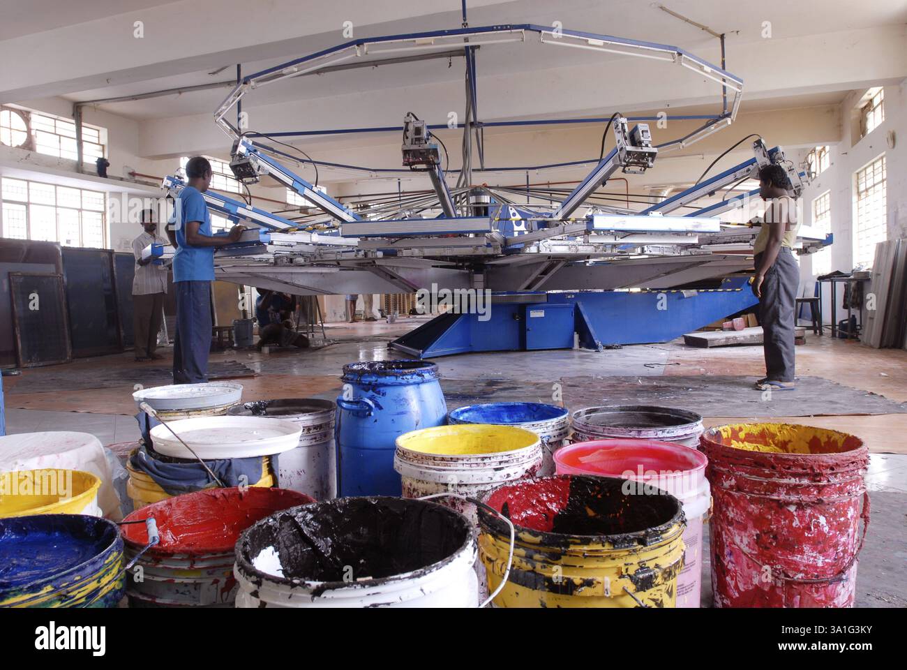 Automatic fabric screen printing machine in a garment industry, Tirupur ...