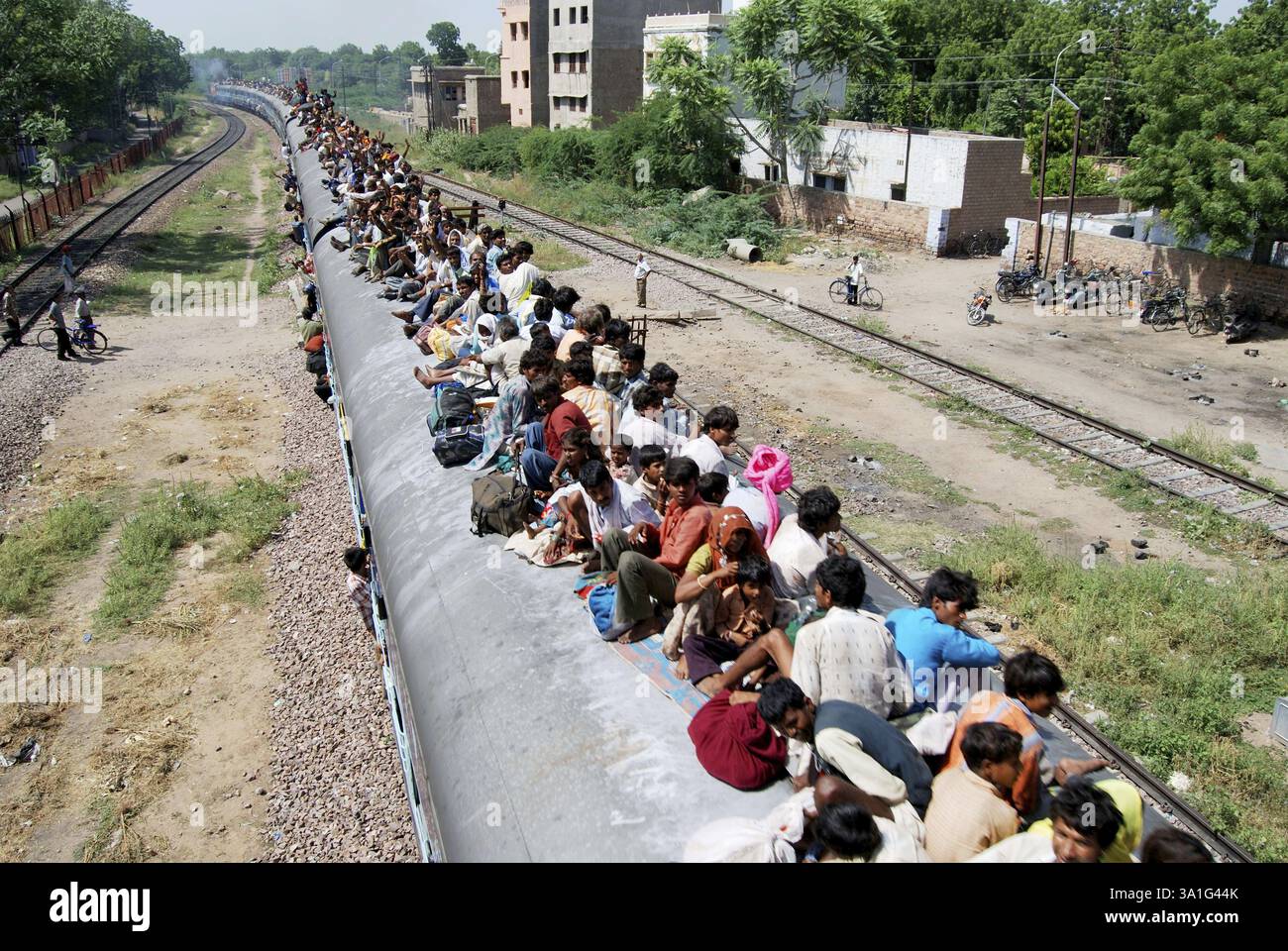 People sitting on roof of train, Jodhpur, Rajasthan, India, Asia Stock ...