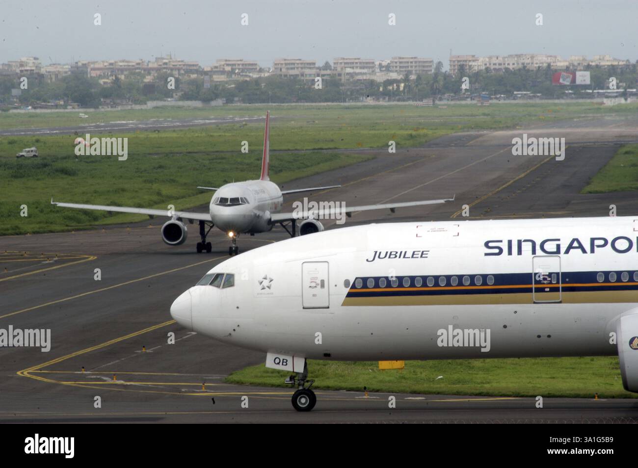Aeroplane, Singapore airlines plane standing at Chhatrapati Shivaji ...