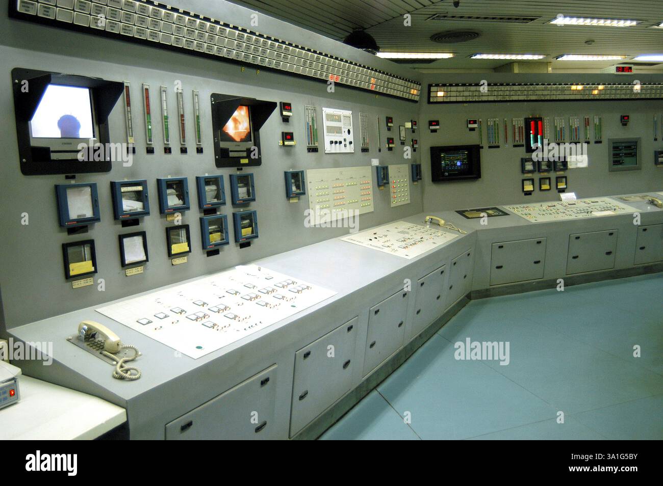 Control panel of the TATA Thermal Power Station, Trombay, Bombay now ...