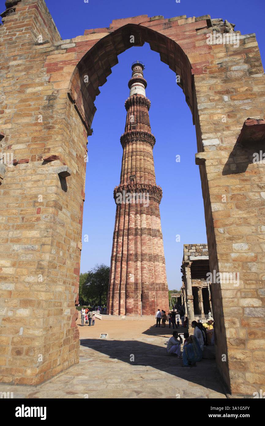 Qutb Minar through arch built in 1311 red sandstone tower, Indo-Muslim ...