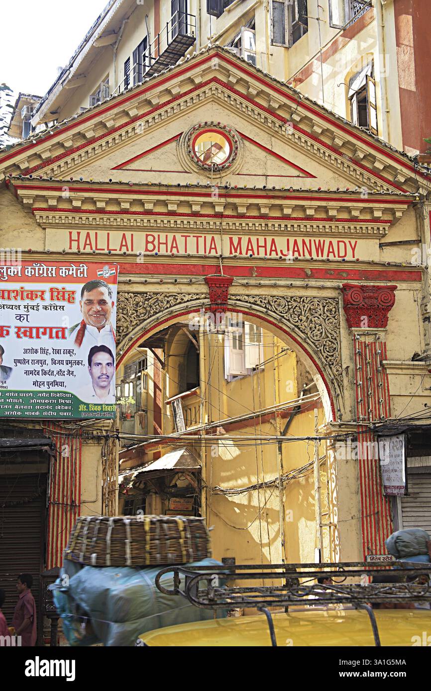 Old building Hallai Bhatia Mahajanwadi mass urban housing, Kalbadevi ...