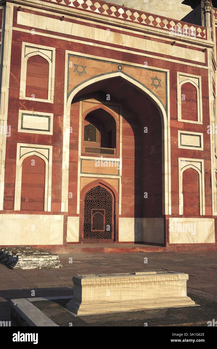 Humayun's tomb built in 1570 made from red sandstone and white marble ...