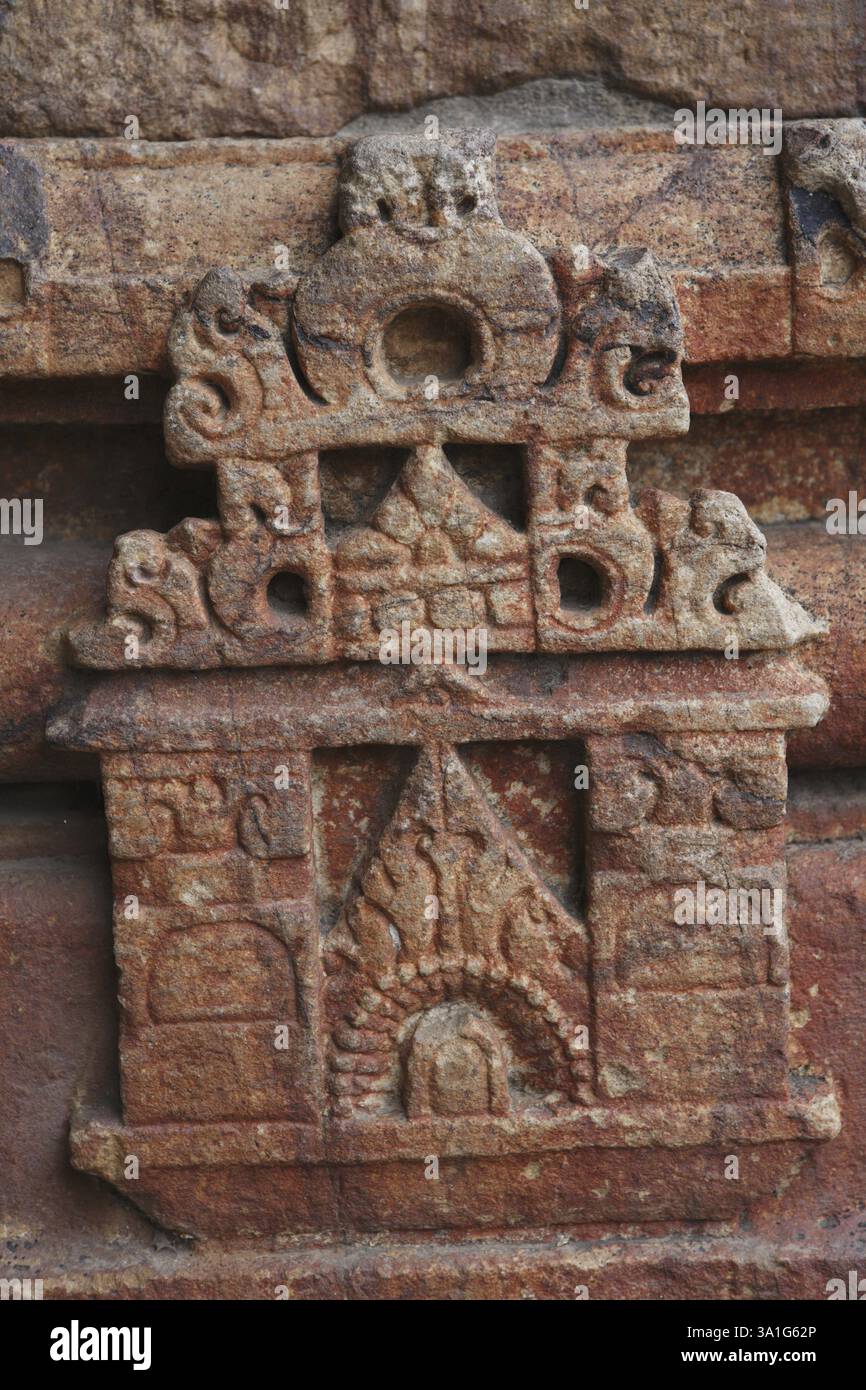 Pillar detail of Quwwat-ul-Islam mosque in Qutb Minar complex built in ...