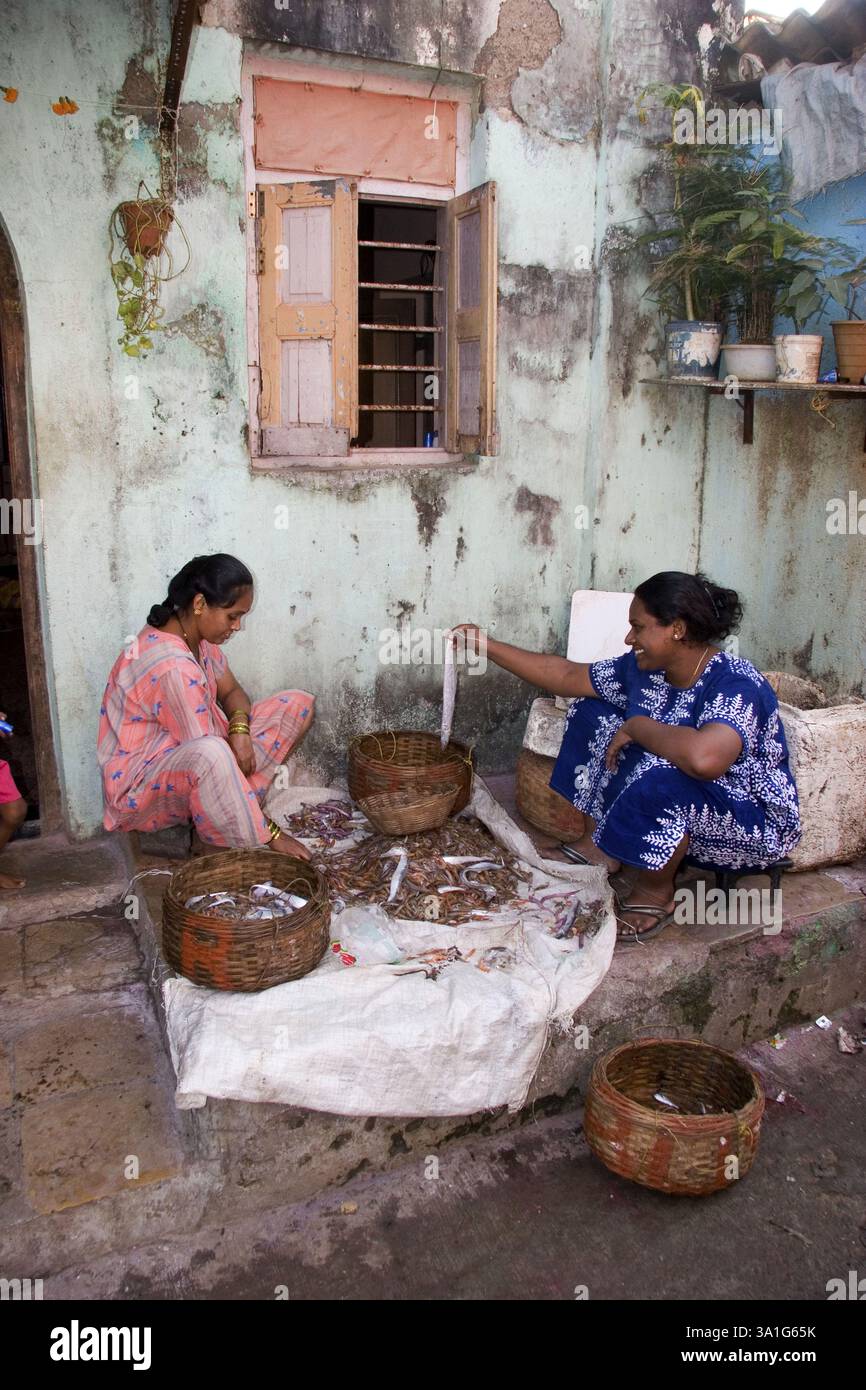 Life style of fisher women at Worli Koliwada, Bombay Mumbai ...