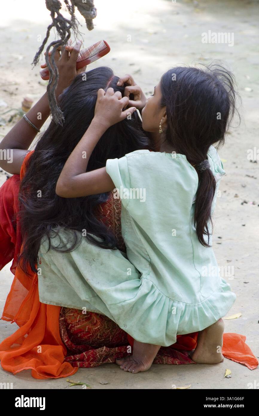 Girl killing lice from head of her mother in Varanasi, Uttar Pradesh ...