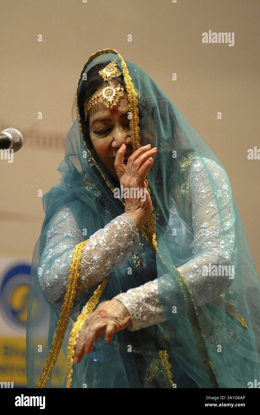 Kathak classical dancer Sitara Devi performs at Shanmukhananda Hall in ...
