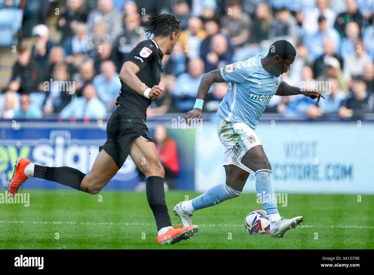 #10, Ephron Mason-Clark of Coventry City in action with the ball during ...