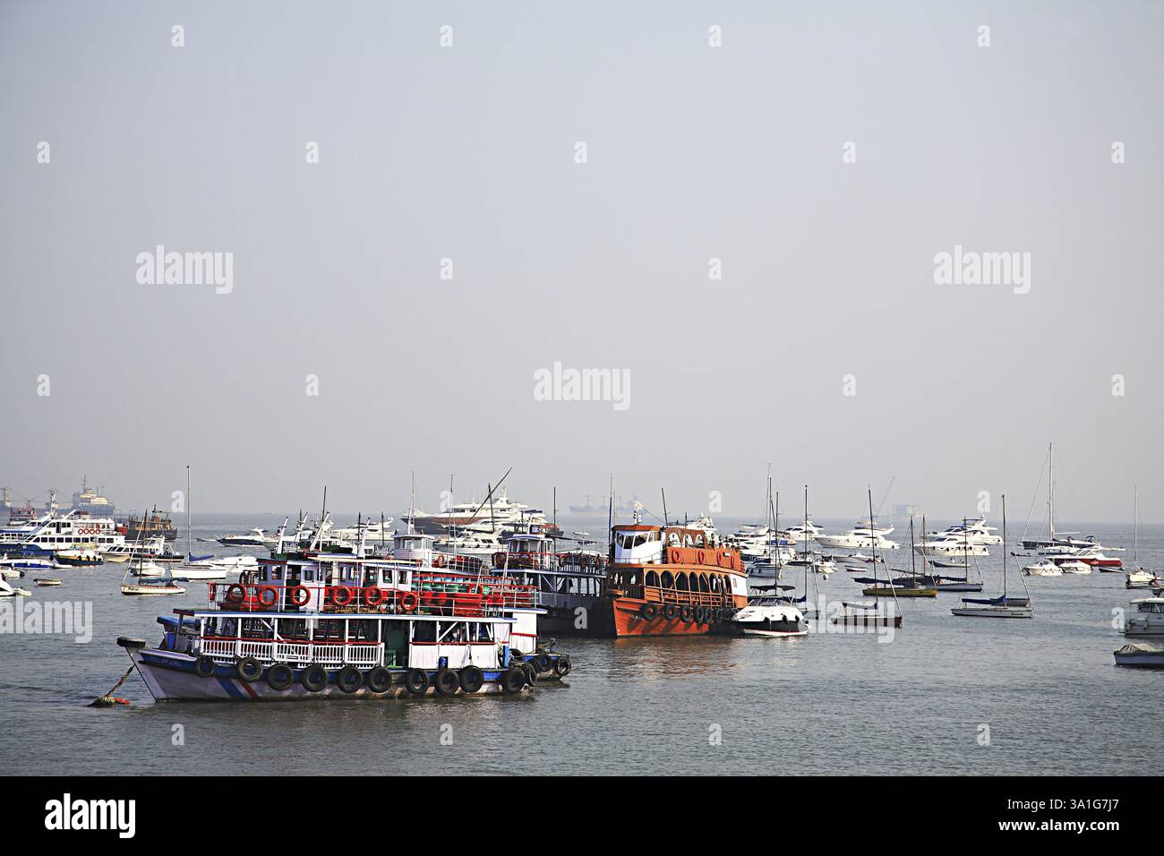 Arabian sea and boat, Bombay Mumbai, Maharashtra, India, Asia Stock ...