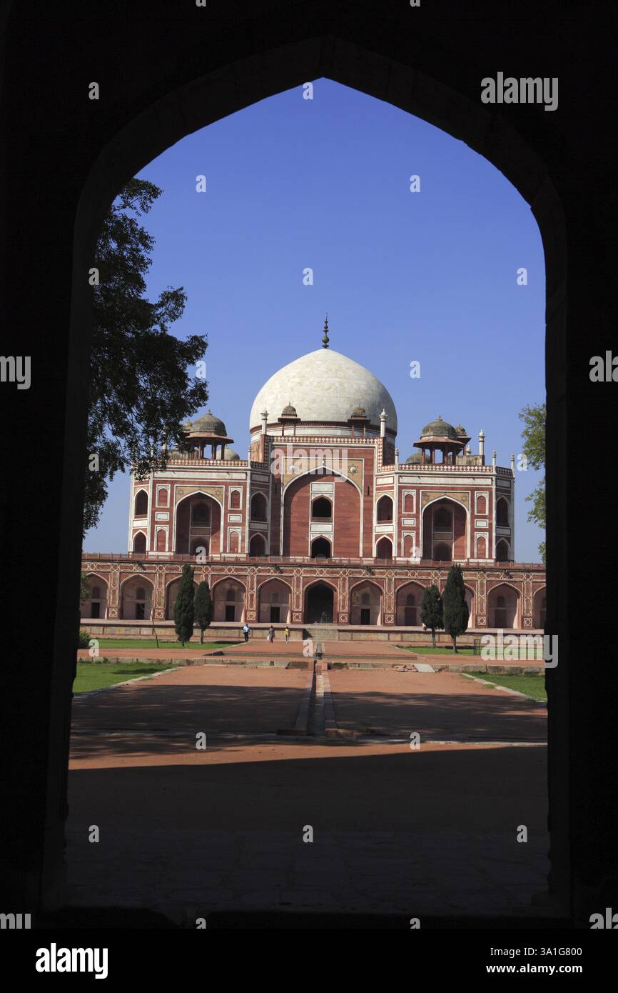 Humayun's tomb built in 1570 made from red sandstone and white marble ...