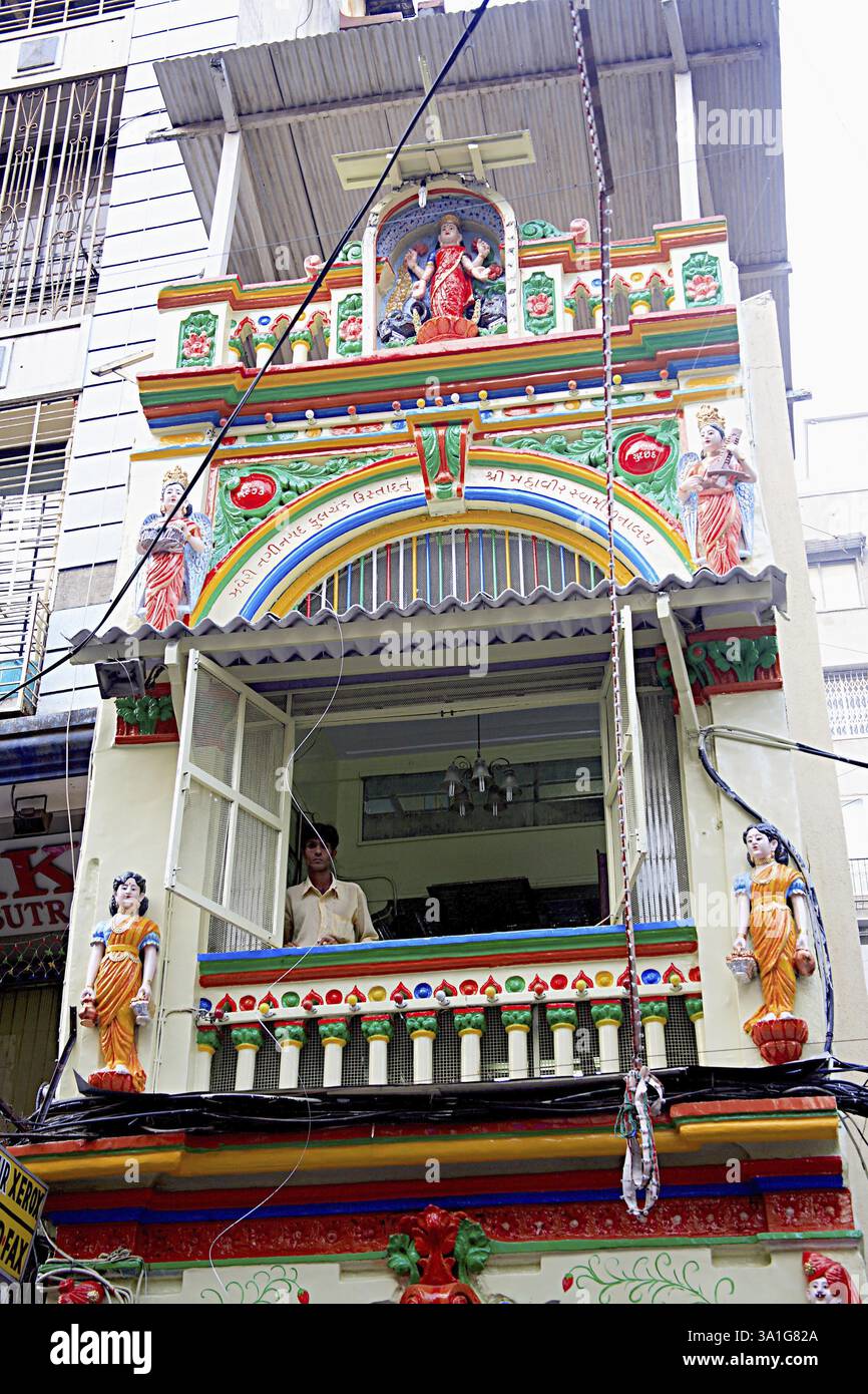 Tribhovandas Bhimji Zaveri goldsmith shop, Sheikh Memon road, Zaveri ...