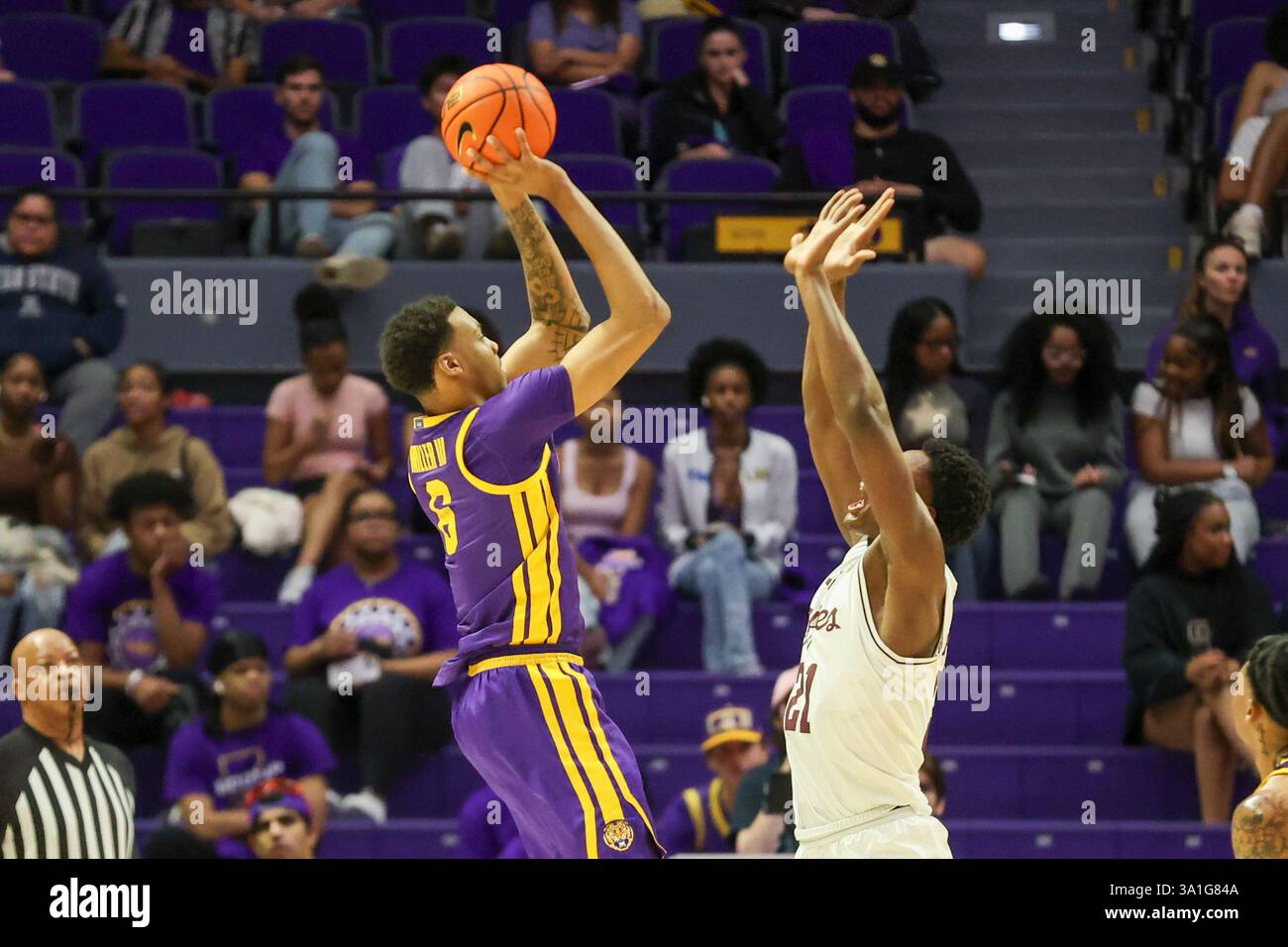 LSU Tigers forward Robert Miller III (6) shoots a jumper over Texas A&M ...