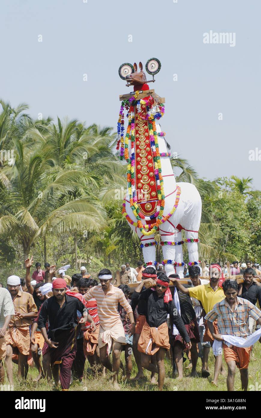 People celebrating Machattu Mamangam festival near Trichur, Kerala ...