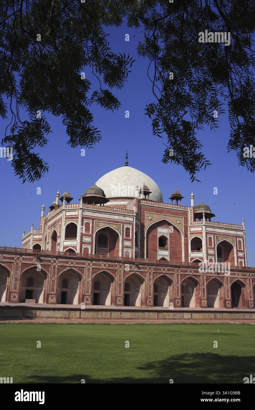 Humayun's tomb built in 1570 made from red sandstone and white marble ...