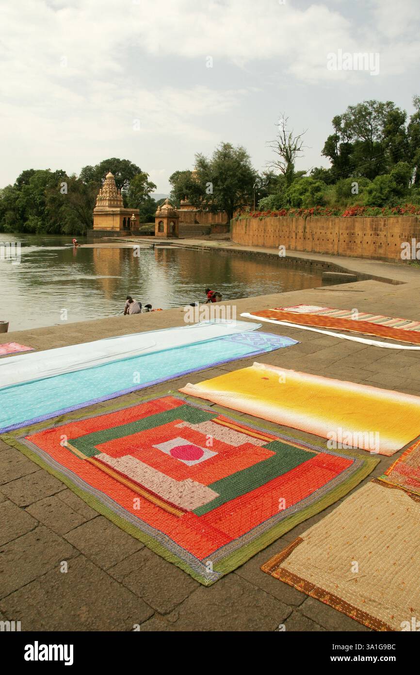 Bank mats hi-res stock photography and images - Alamy