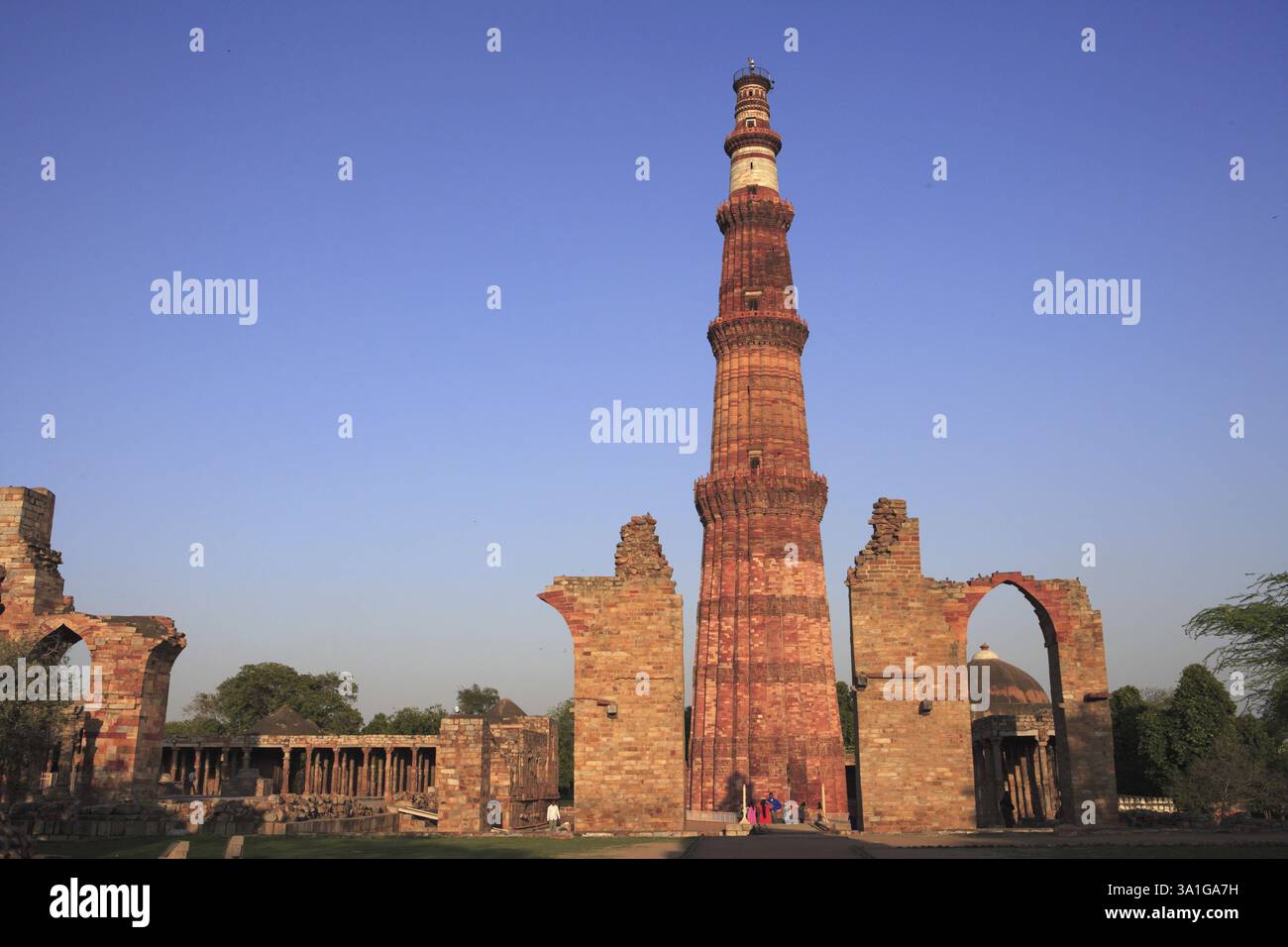 Muslim buildings qutb minar hi-res stock photography and images - Alamy