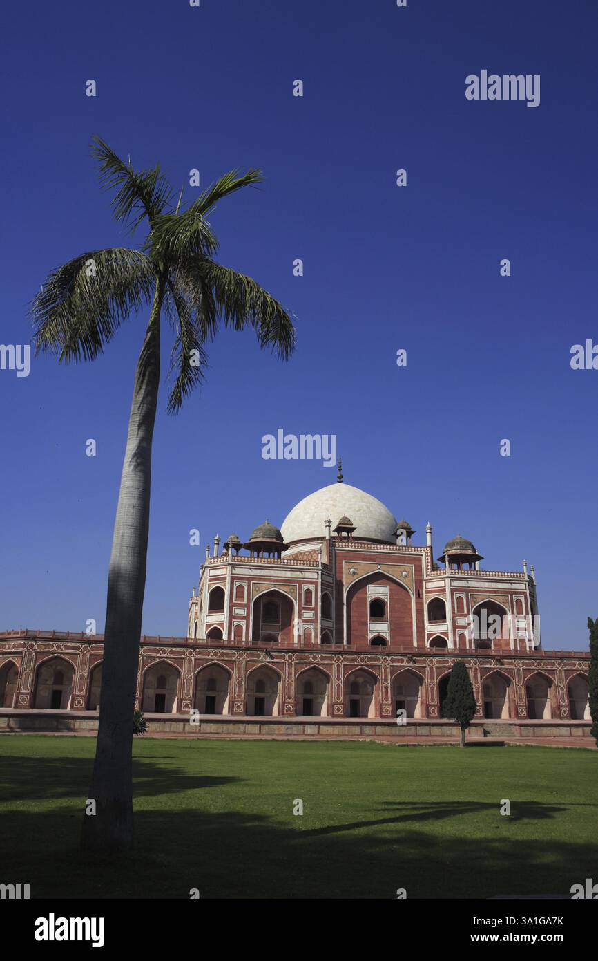 Humayun's tomb built in 1570 made from red sandstone and white marble ...