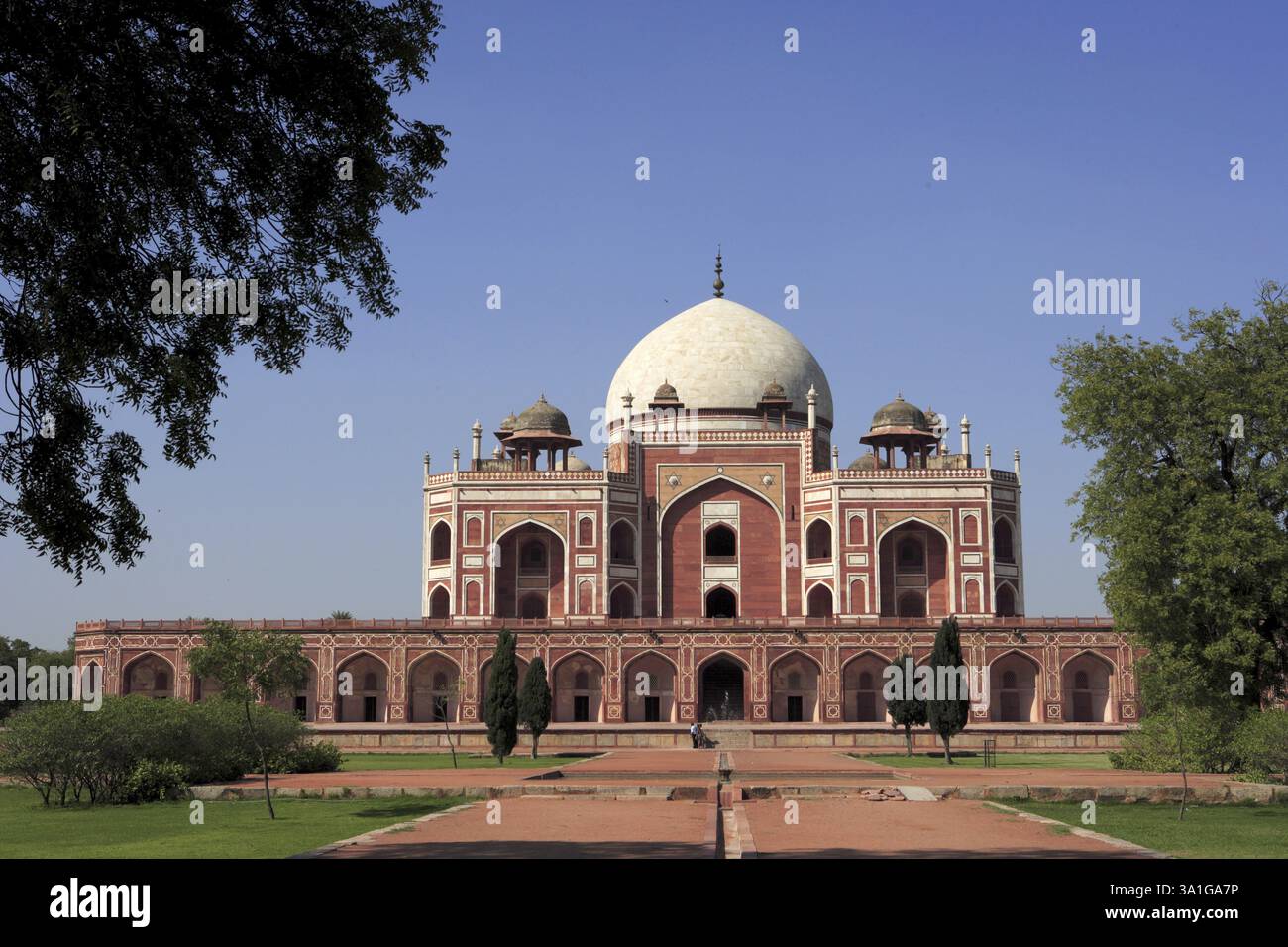 Humayun's tomb built in 1570 made from red sandstone and white marble ...