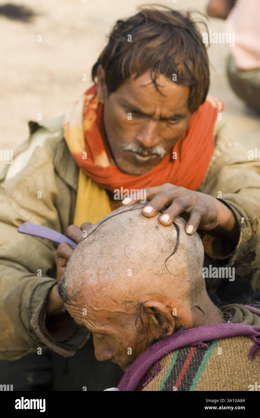 Barber cut hair in Hindu ceremony Kumbh mela, Allahabad, Uttar Pradesh ...