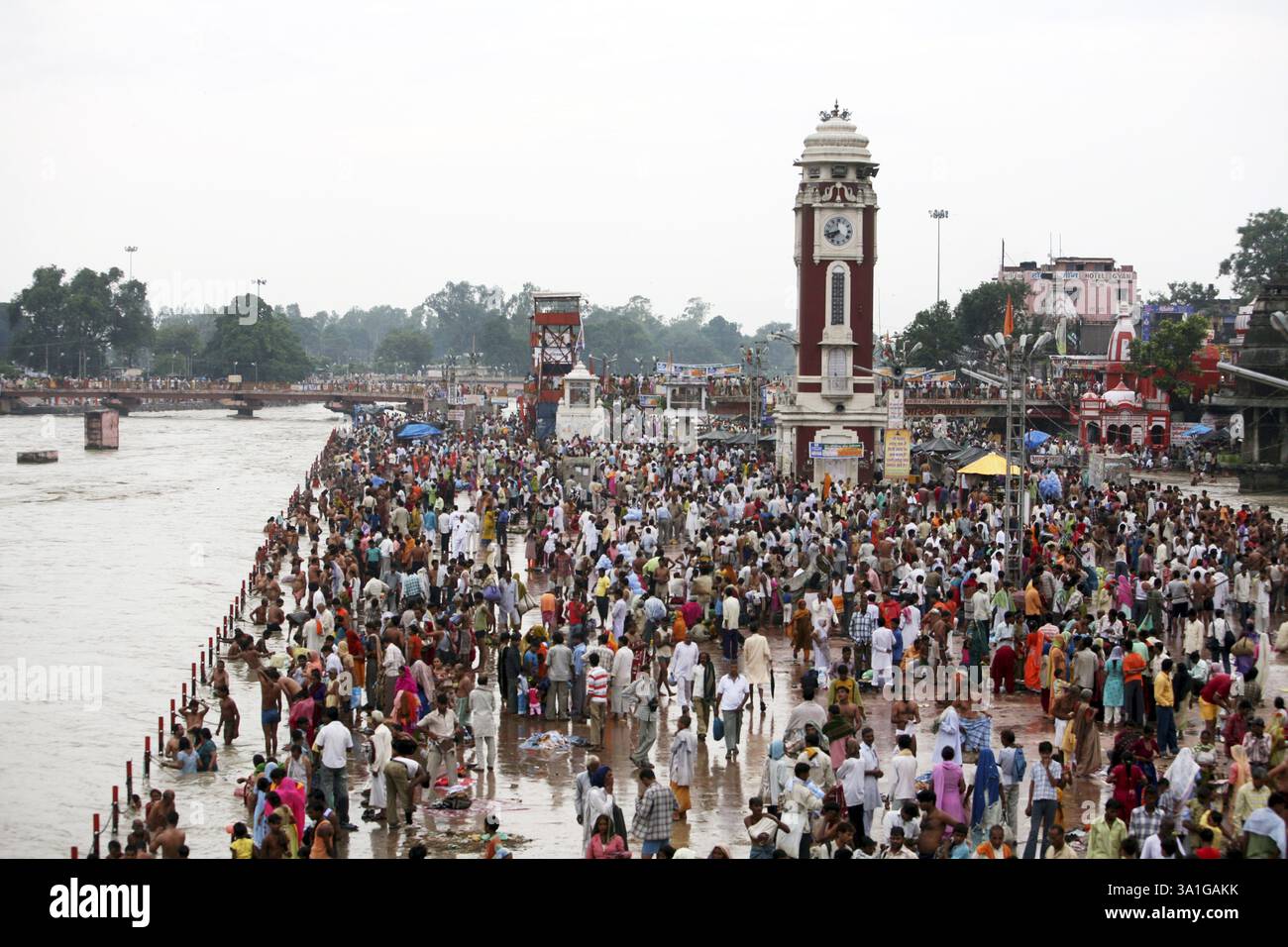 Devotees taking holy dip, Har Ki Pauri literally means Footsteps of the ...