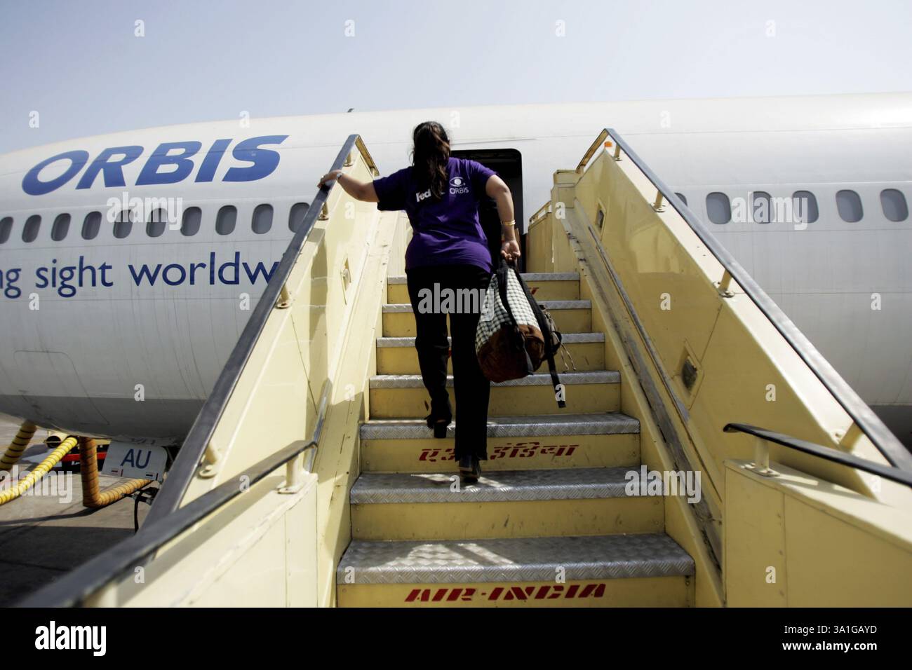 The world's only airborne ophthalmic surgical and training facility ...