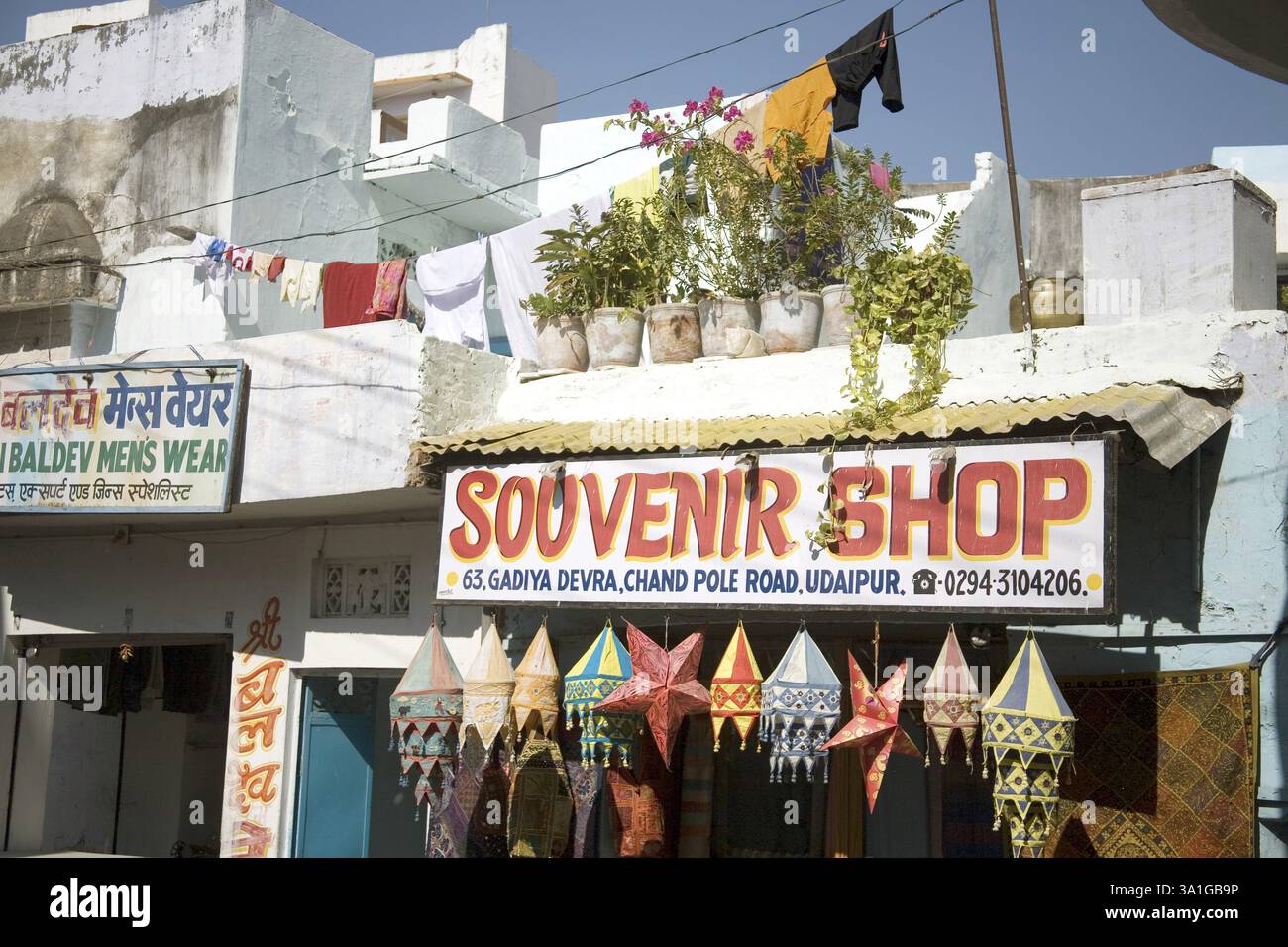 Indian street scene souvenir shop, Udaipur, Rajasthan, India, Asia ...