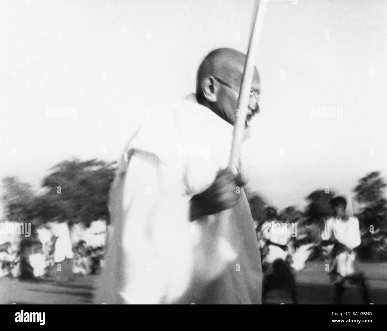 Muslim people walking in Black and White Stock Photos & Images - Alamy