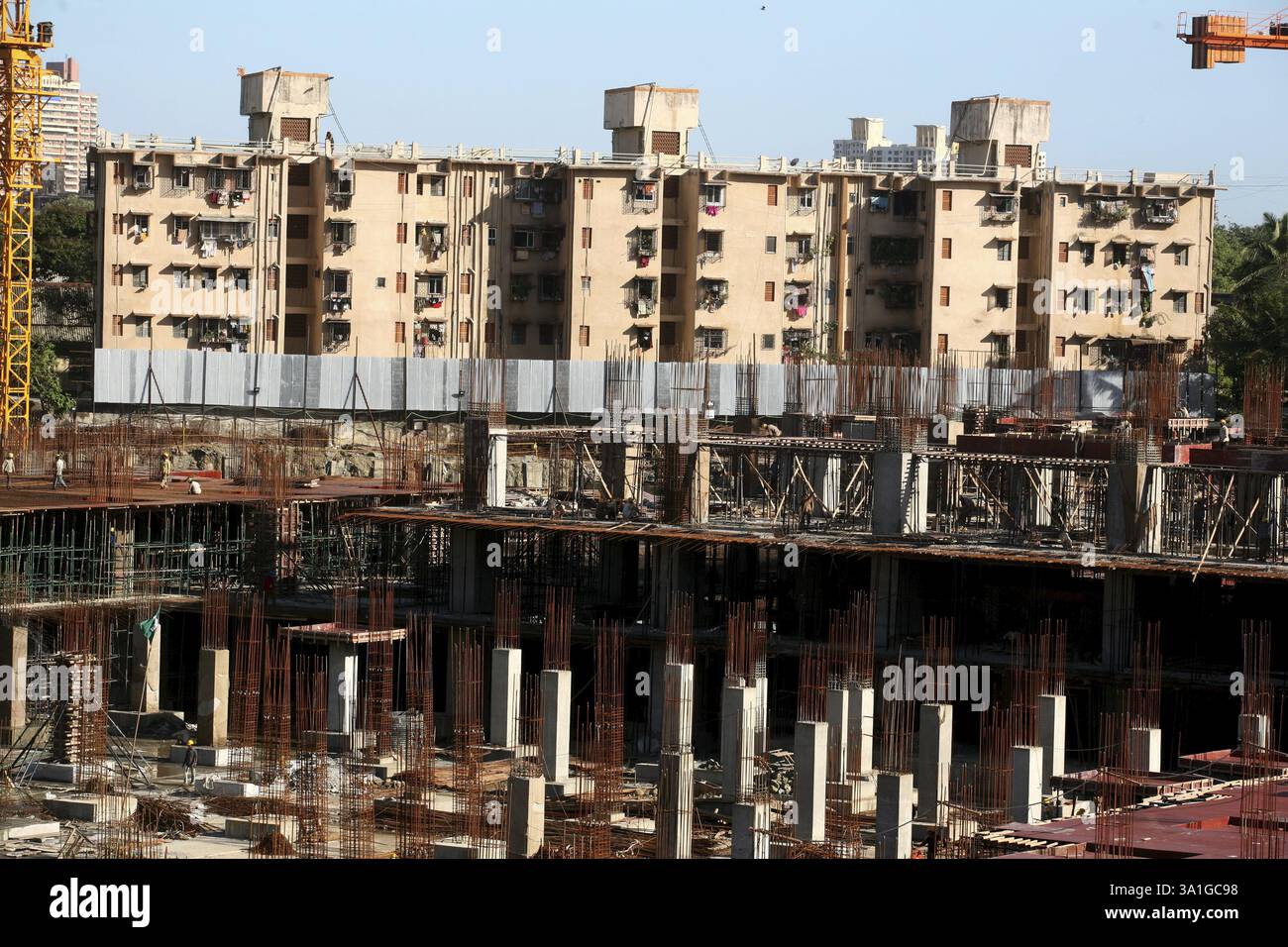 Framework of building construction site Stock Photo - Alamy