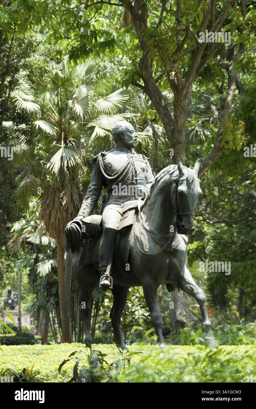 Statue of king Edward VII and kala ghoda at Jijamata garden in Bombay ...