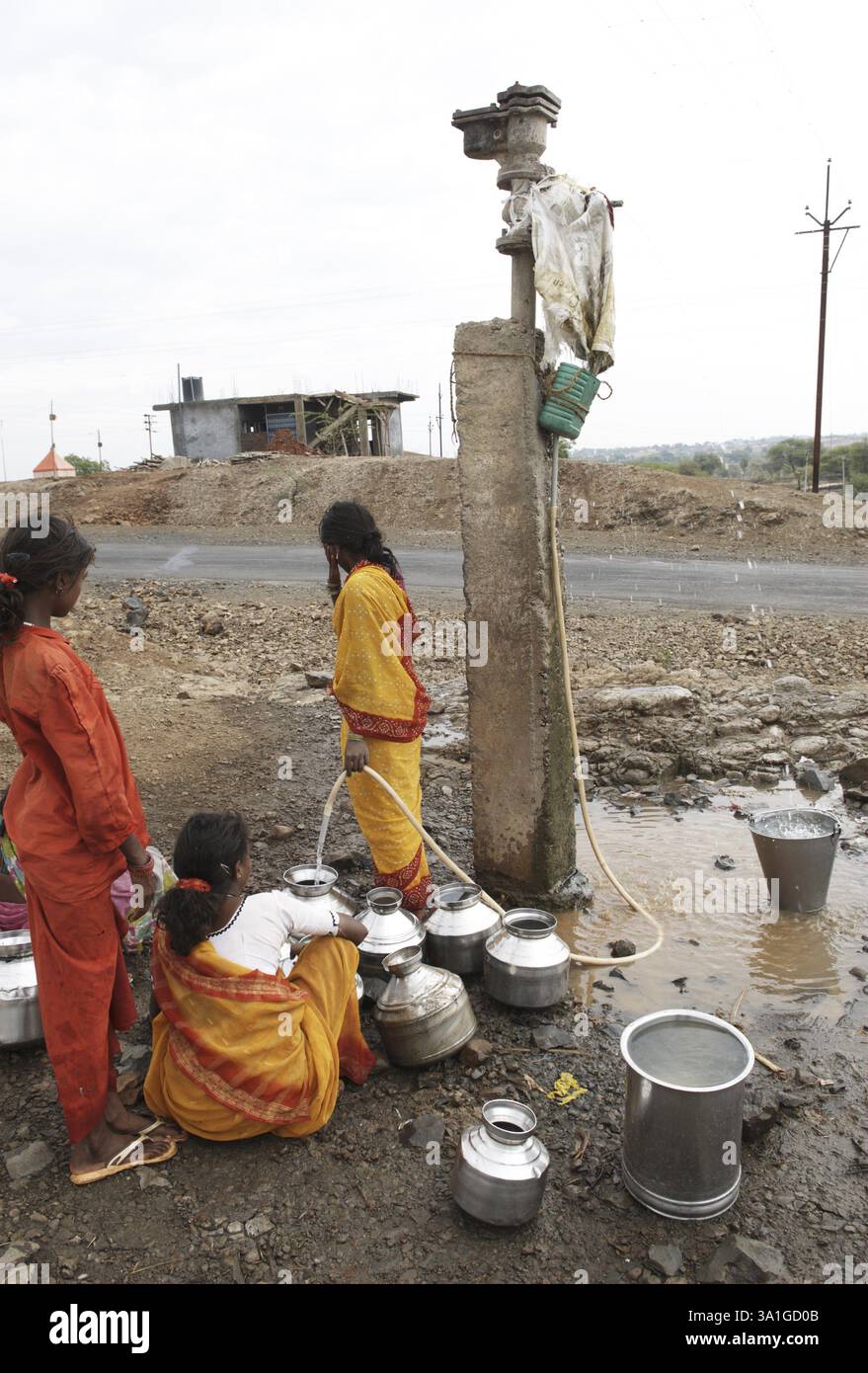 Rural women waiting for water, water shortage in Marathwada ...