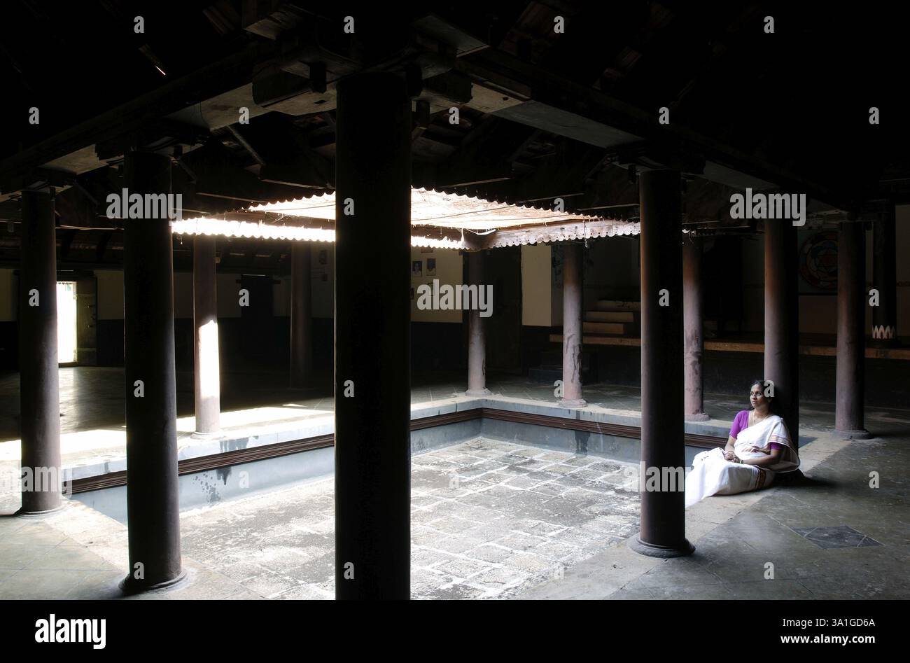 330 years old paliath kovilakam hi-res stock photography and images - Alamy