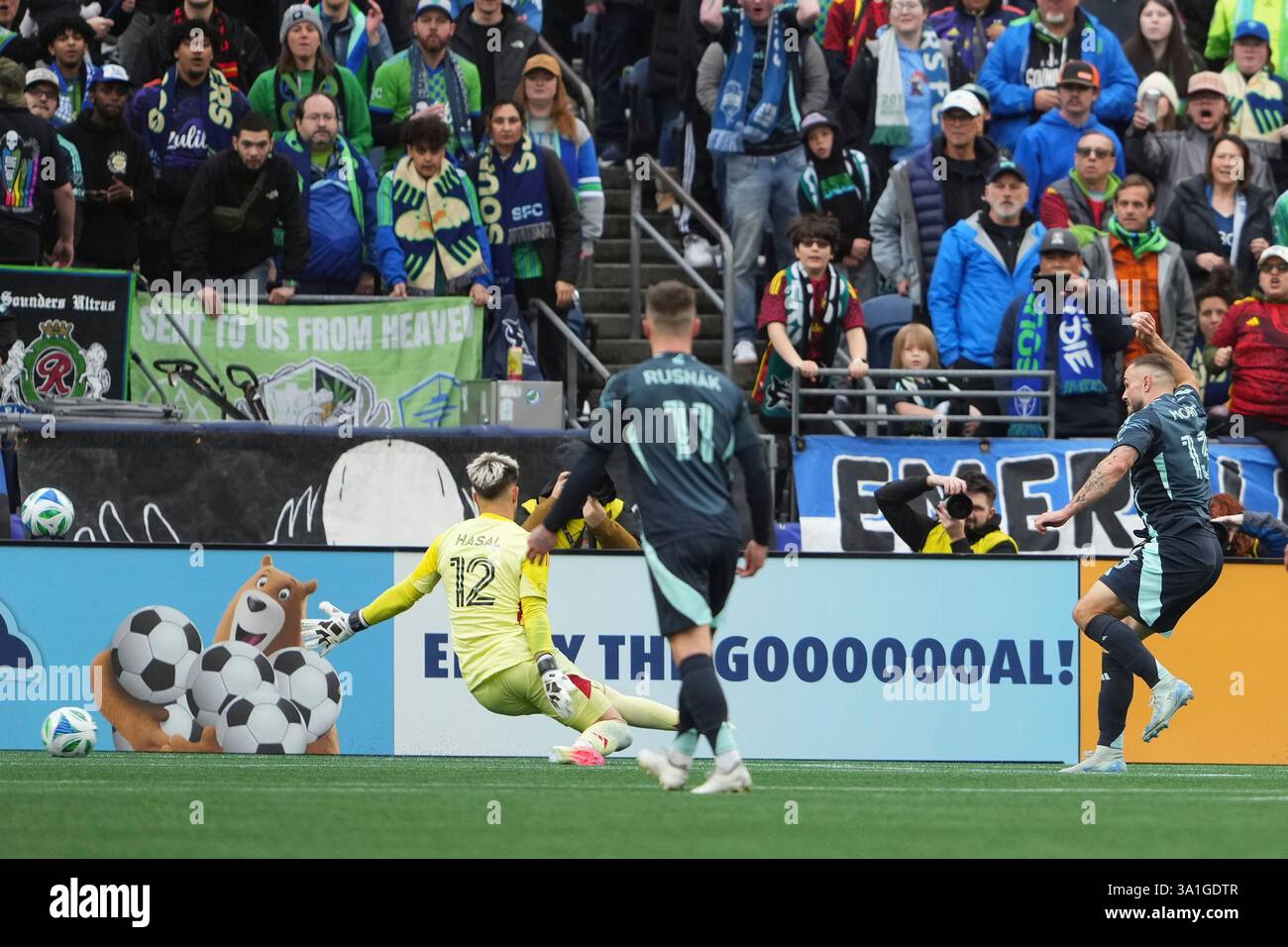 Seattle Sounders forward Jordan Morris, right, shoots and scores in ...