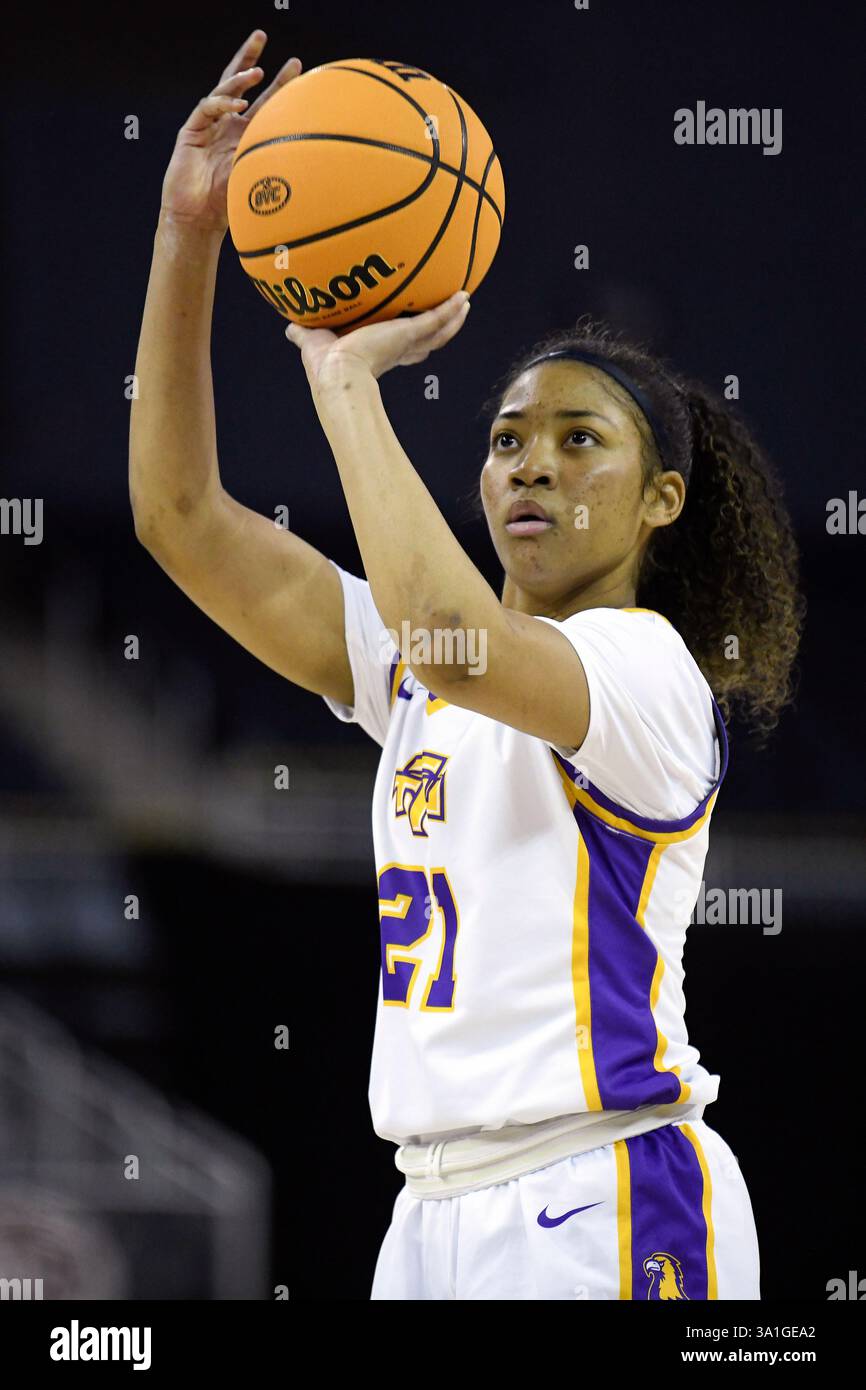 EVANSVILLE, IN - MARCH 08: Tennessee Tech Golden Eagles Guard Chloe ...