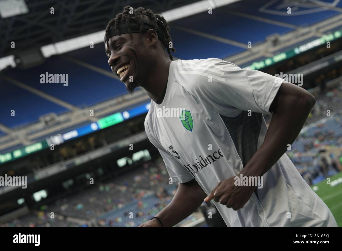 Seattle Sounders FC Forward Georgi Minoungou (93) runs back to the ...