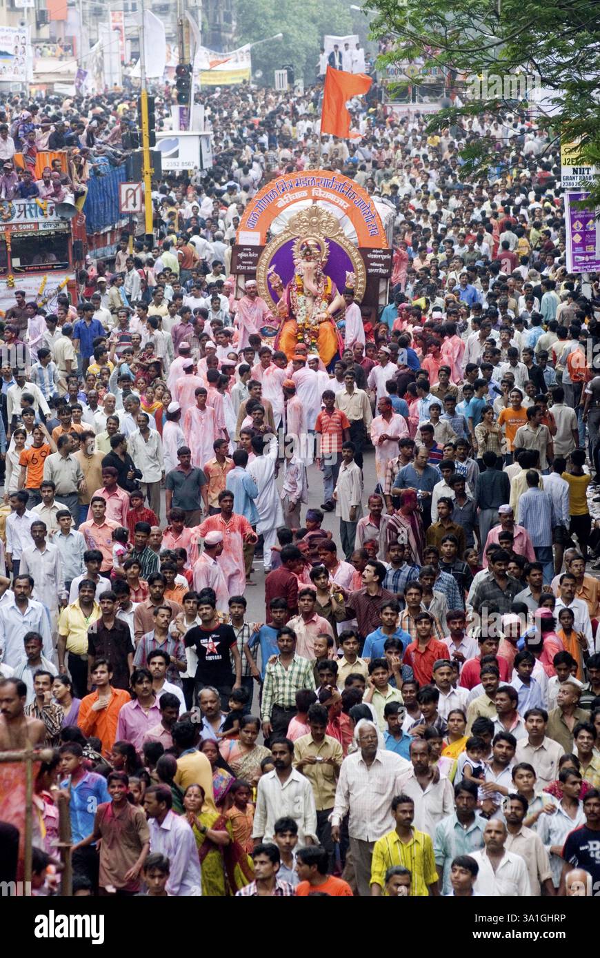 People carrying Idol of lord Ganesh (elephant headed god) for visarjan ...