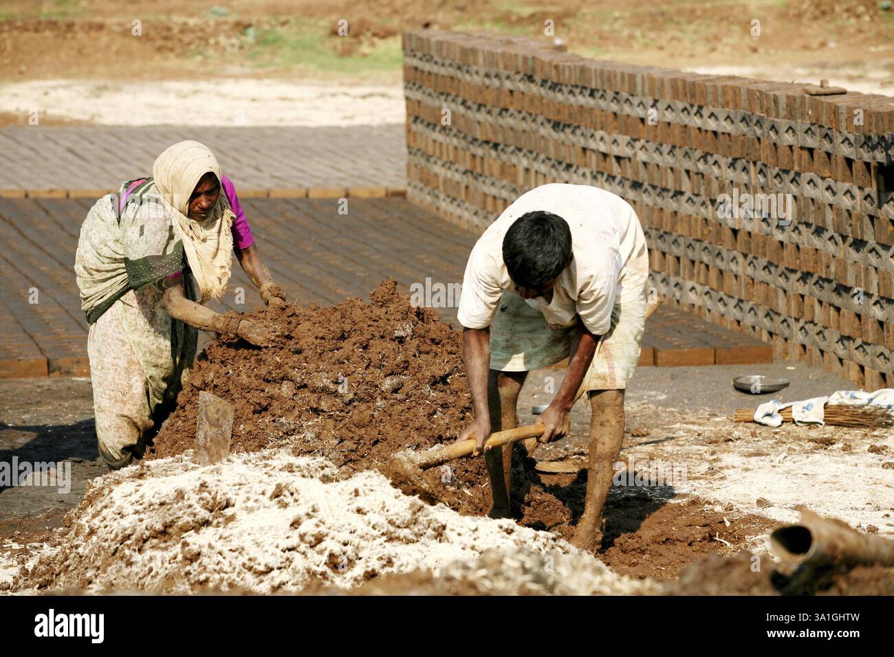 Brick makers at the brick factory in a village of Sangli, Maharashtra ...