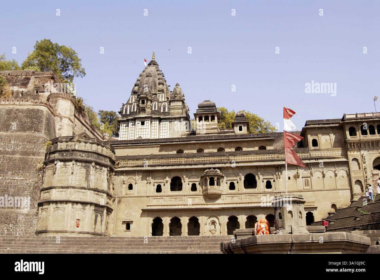 Maheshwar fort on the banks of river Narmada near Ujjain, Maheshwar ...