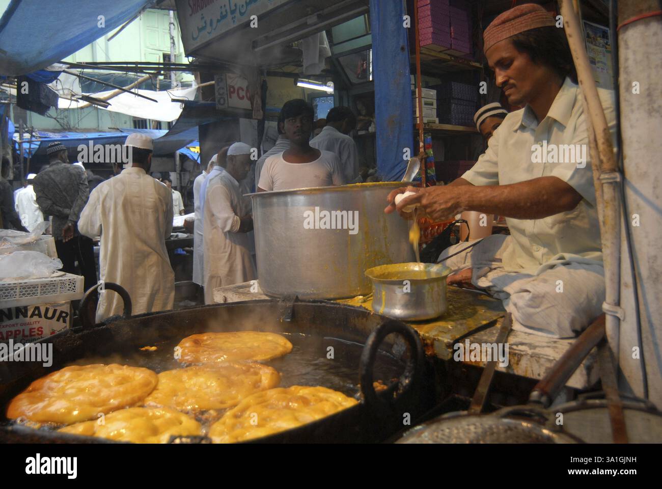 A food vendor prepare eatables as Muslims break their Ramzan or Ramadan ...