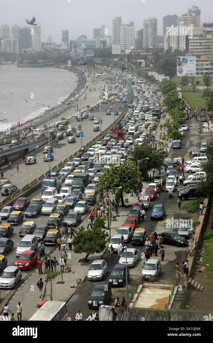 Traffic come to halt at Marine Drive during victory procession of ...