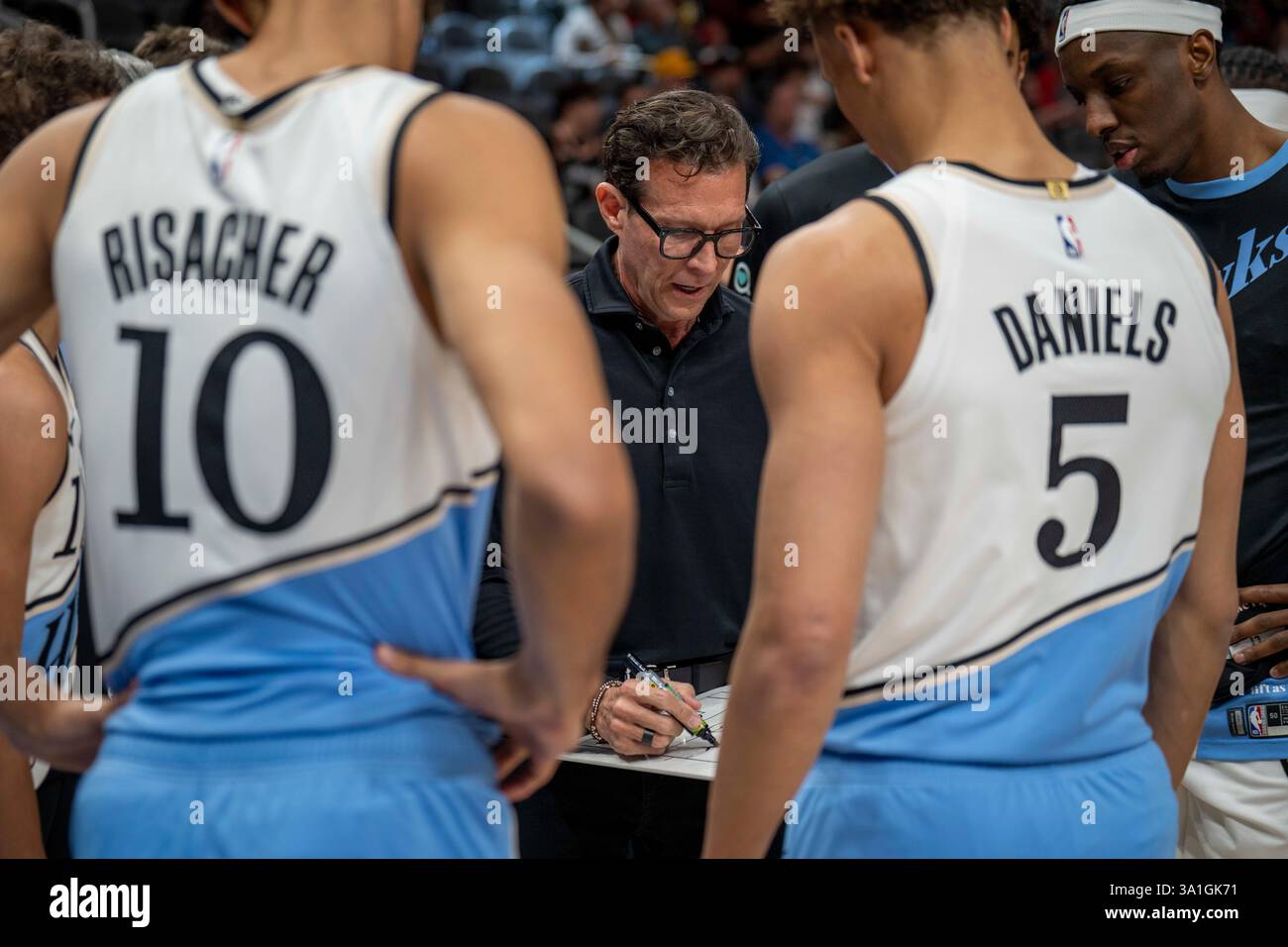 Atlanta Hawks head coach Quin Snyder calls a play during the first half ...