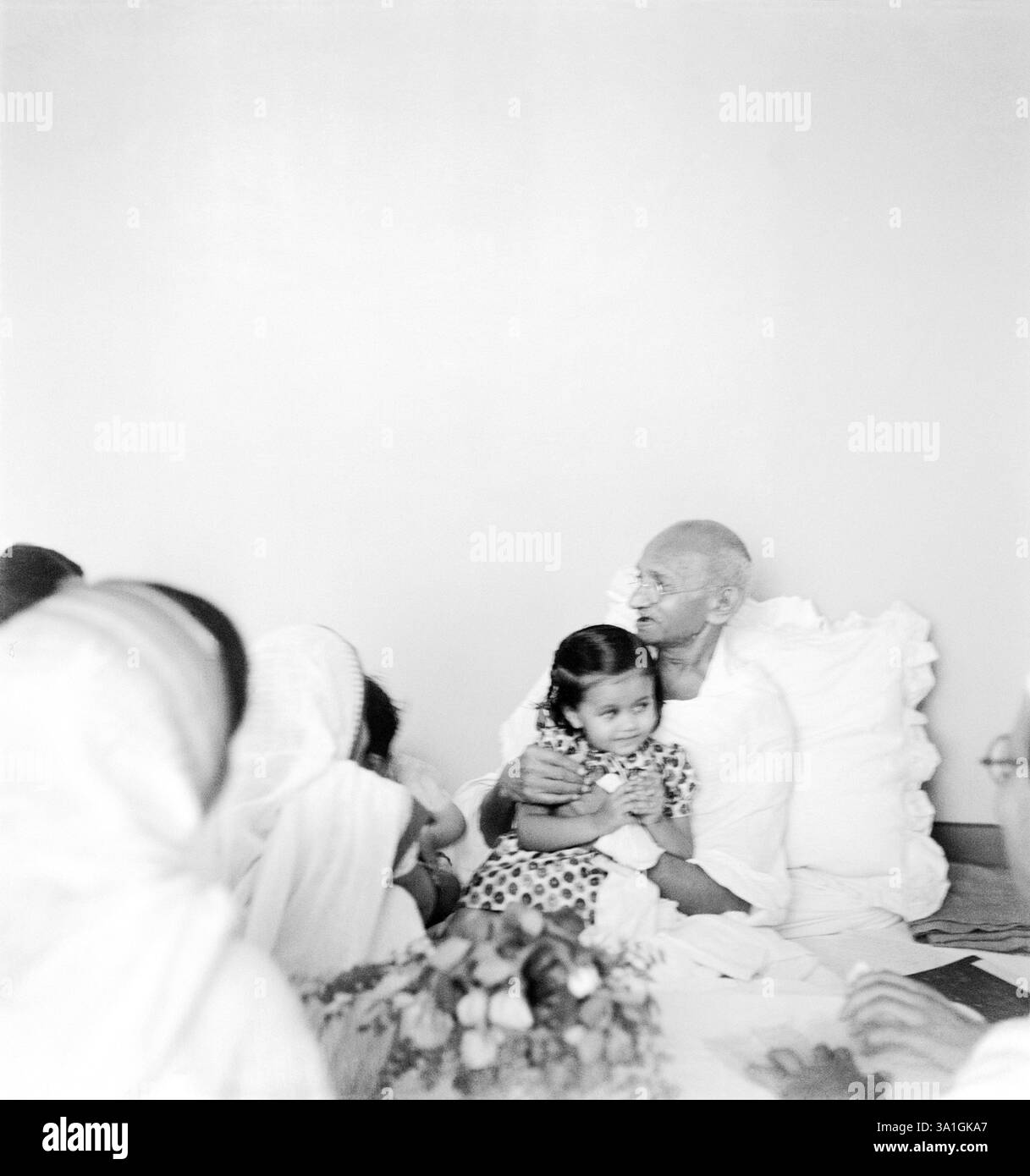 Mahatma Gandhi holding Kaka Kalelkar's sons (Dr. Satish Kalelkar's ...
