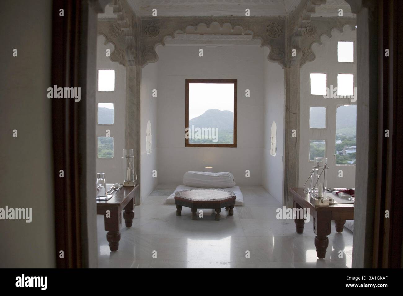 Balcony royal courtyard restful enjoy luxury royal setup in rich palace ...