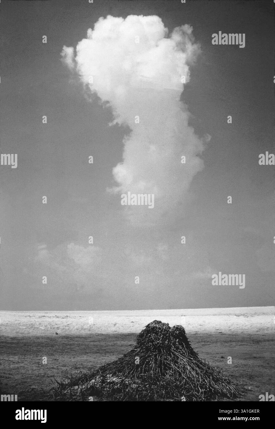 Cloud black and white Black and White Stock Photos & Images - Alamy