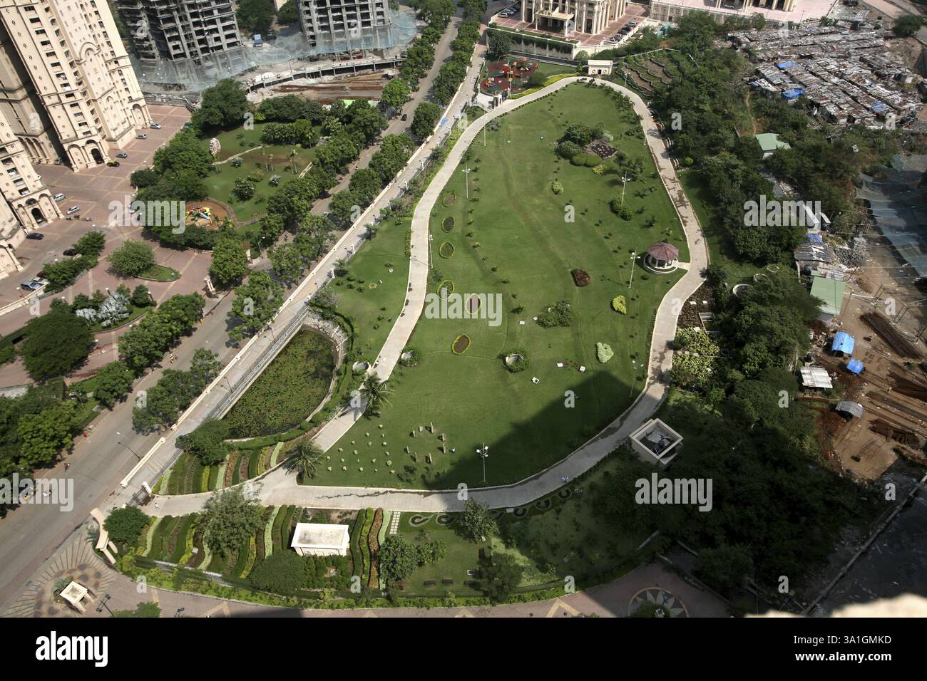 Nicely maintained garden by Brihanmumbai Municipal Corporation situated ...