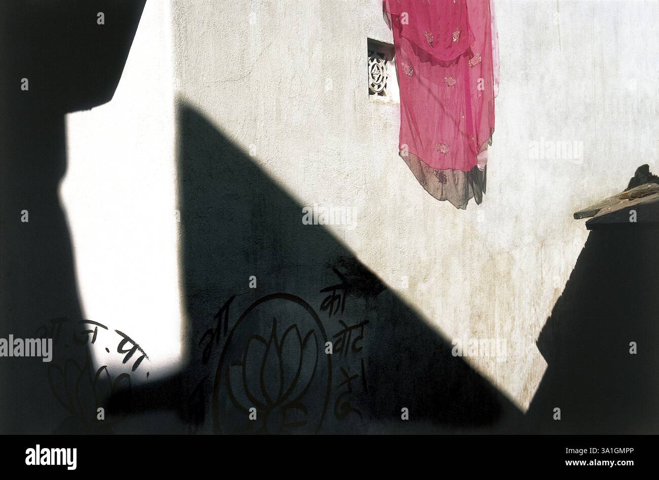 Open envelope opens envelopes hi-res stock photography and images - Alamy