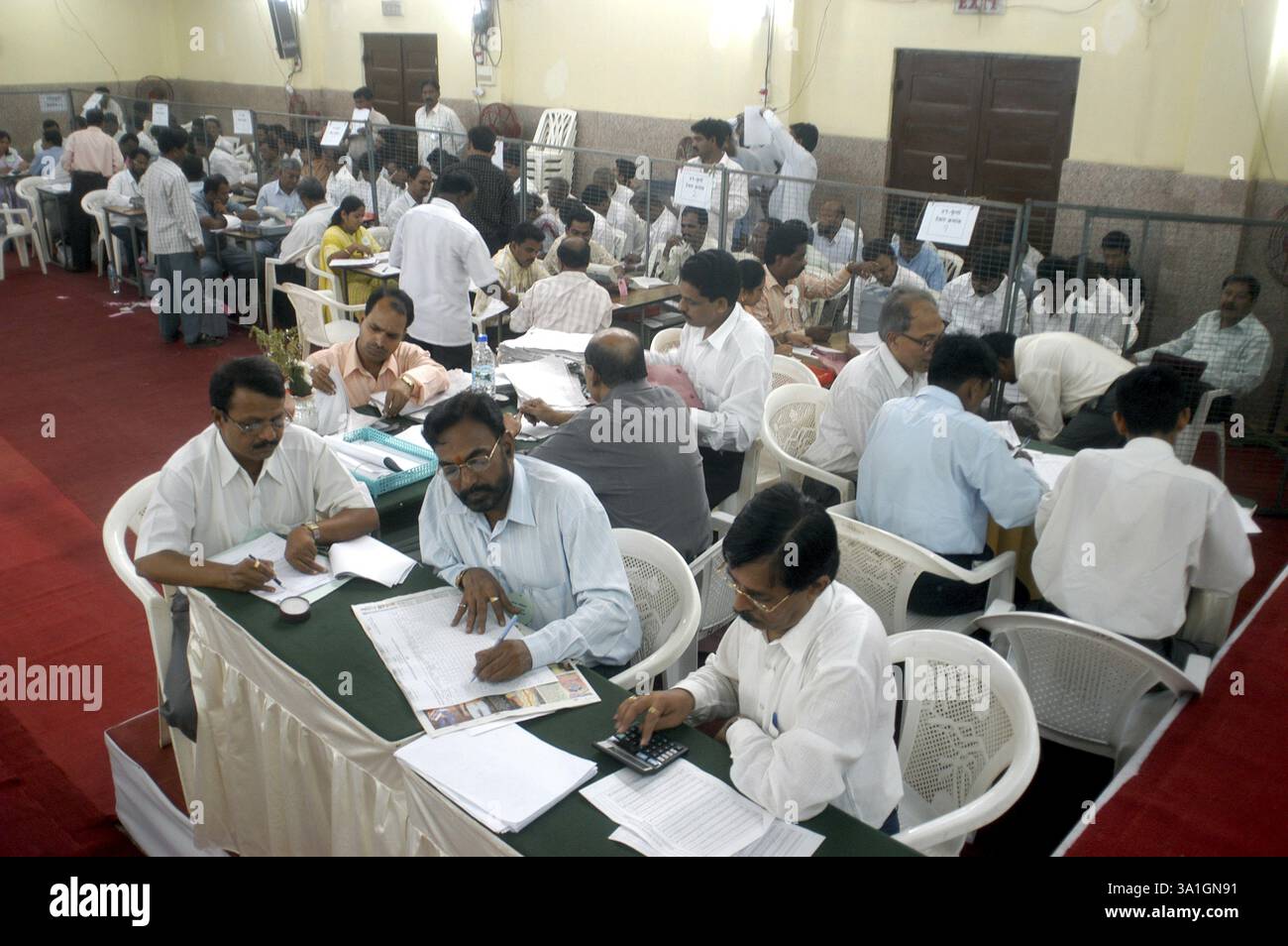Professional election hi-res stock photography and images - Alamy