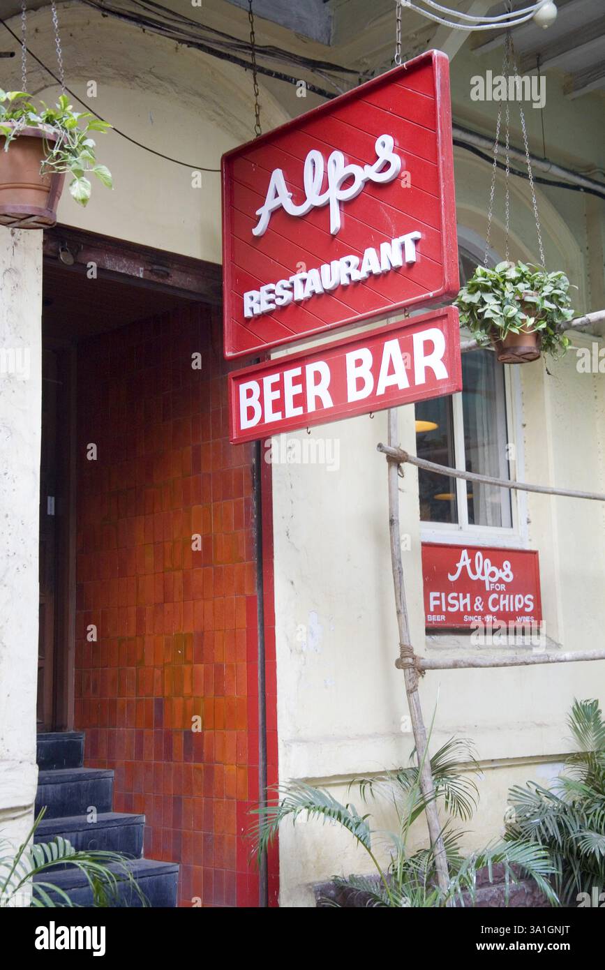 Mumbai maharashtra hotel bar hi-res stock photography and images - Alamy