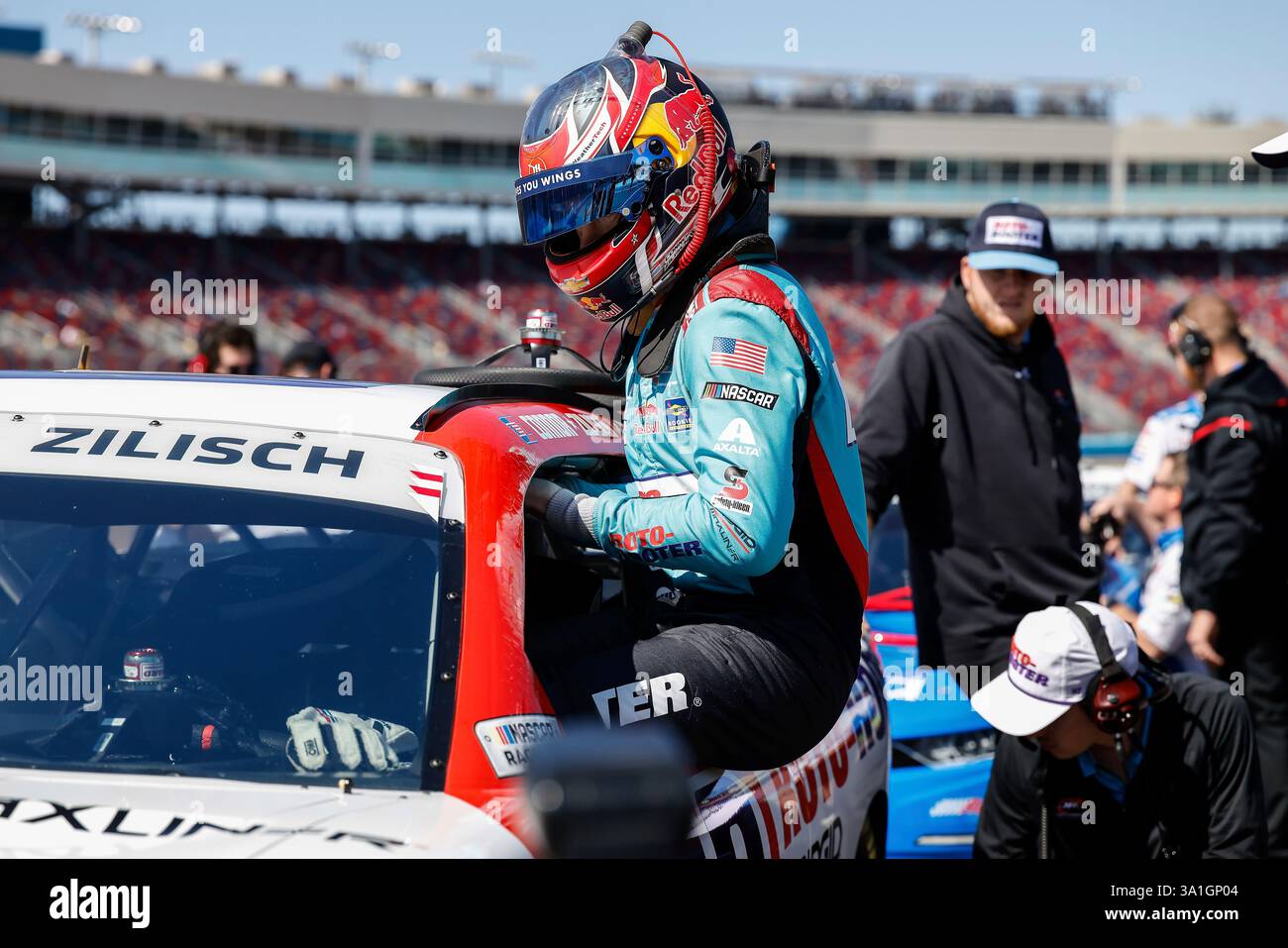 AVONDALE, AZ - MARCH 08: Connor Zilisch (#88 JR Motorsports Roto-Rooter ...