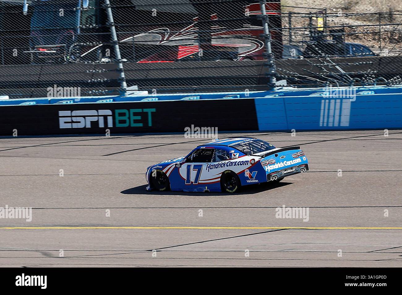 AVONDALE, AZ - MARCH 08: Alex Bowman(i) (#17 Hendrick Motorsports ...